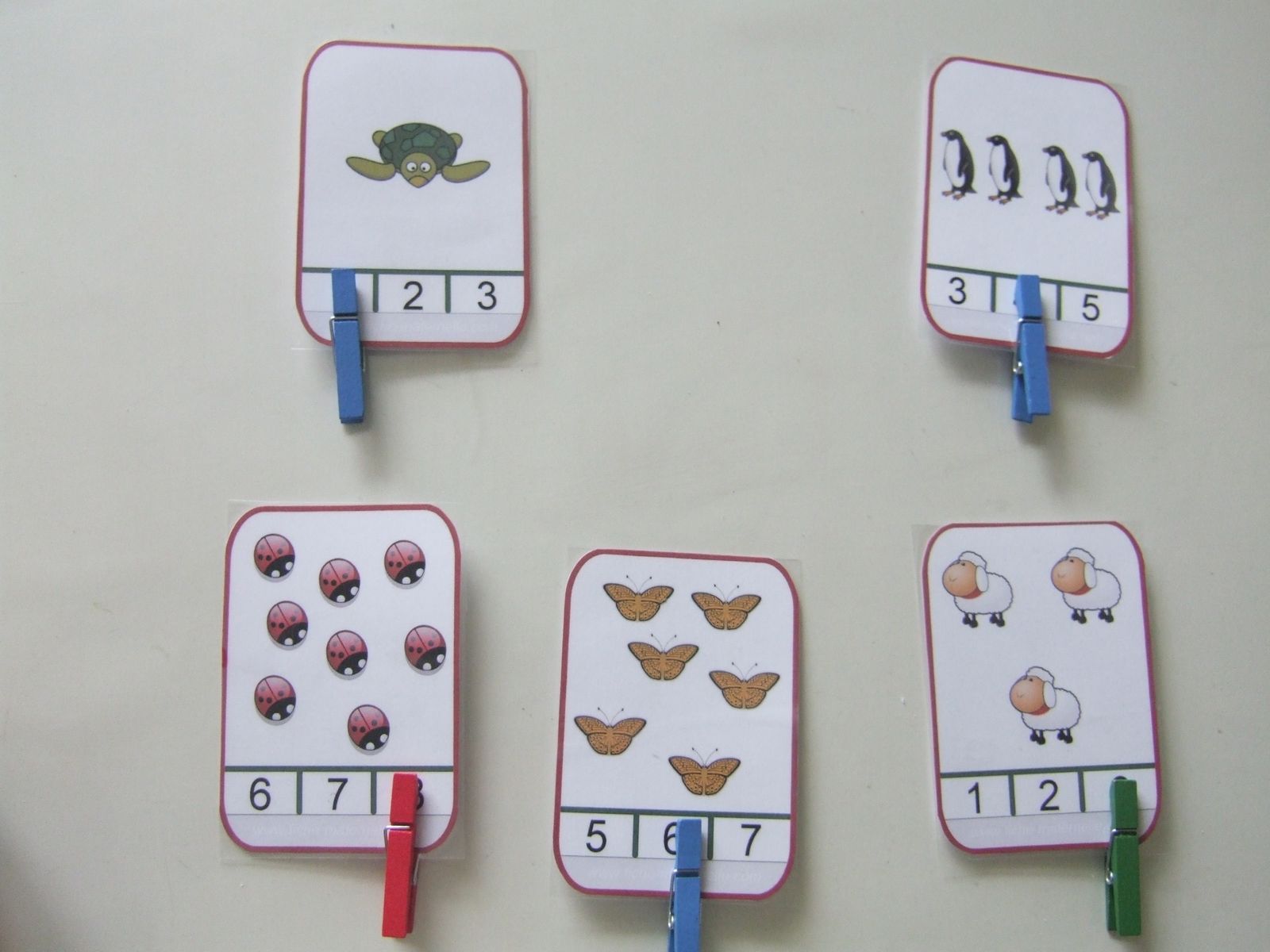 Cartes a compter : maths et motricité fine - Donne-moi ta main