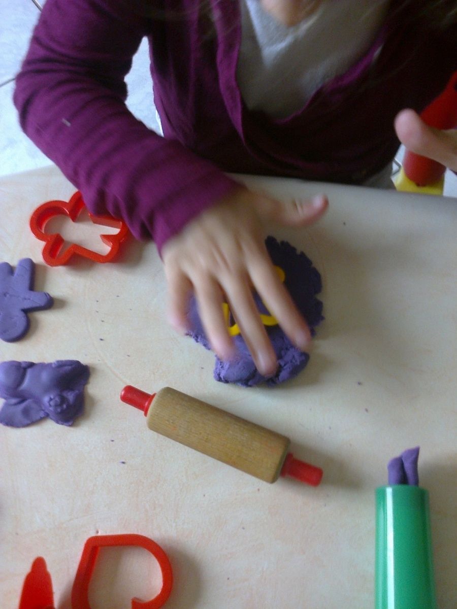 Activité pate à modeler - Assistante maternelle Agréée à Equeurdreville