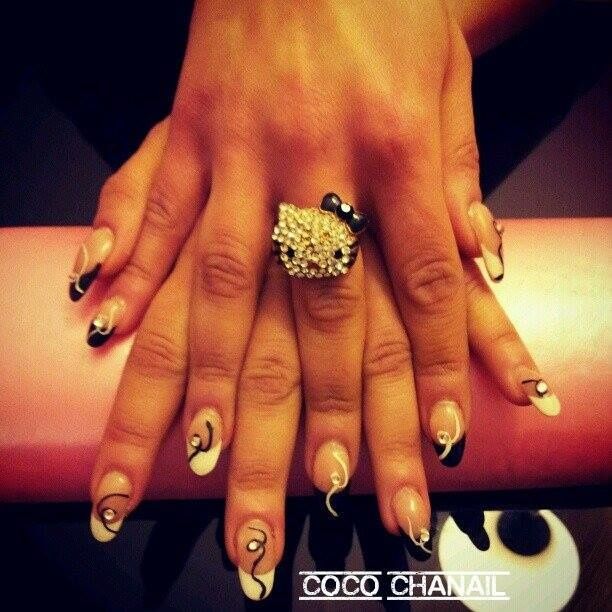Pose 66 - Pose gel au chablon French blanche et noire et Déco Nail Art ... Pose 66 - Pose gel au chablon French blanche et noire et Déco Nail Art ...