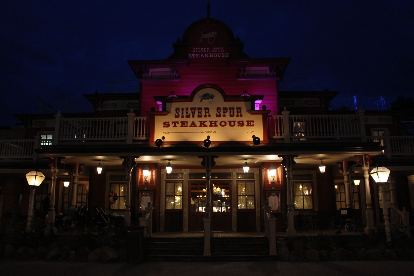 Le restaurant Silver Spur Steakhouse à Disneyland Paris - Les ...