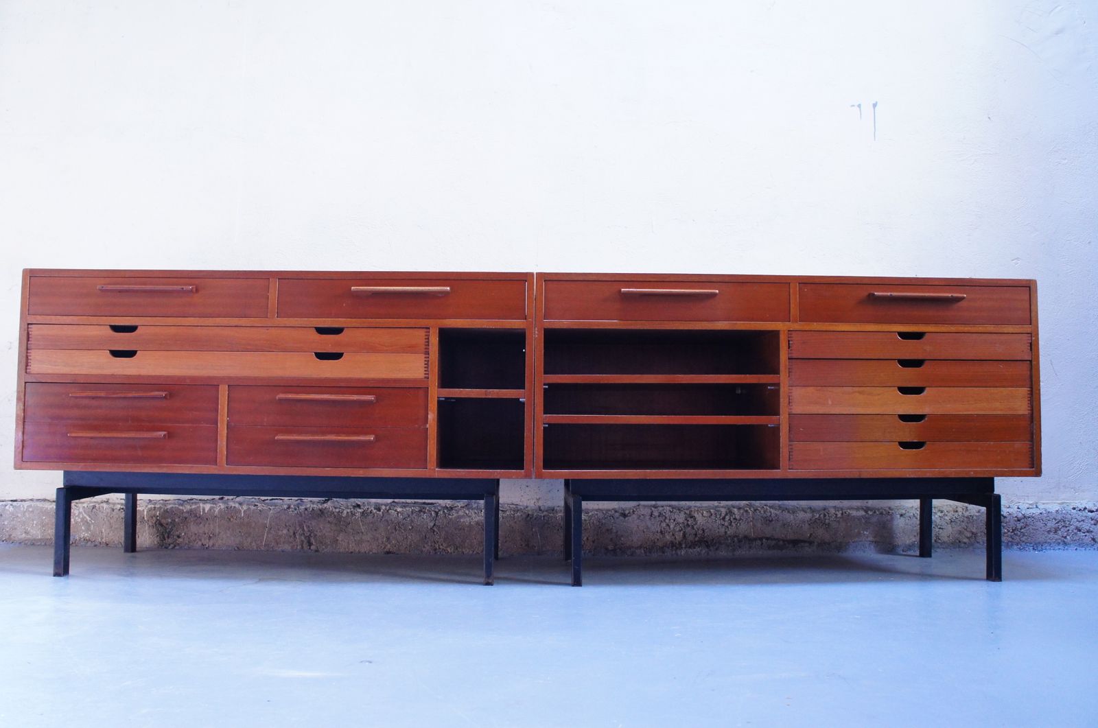 Vendu - Présentoir enfilade vintage buffet manufacture francaise design ...