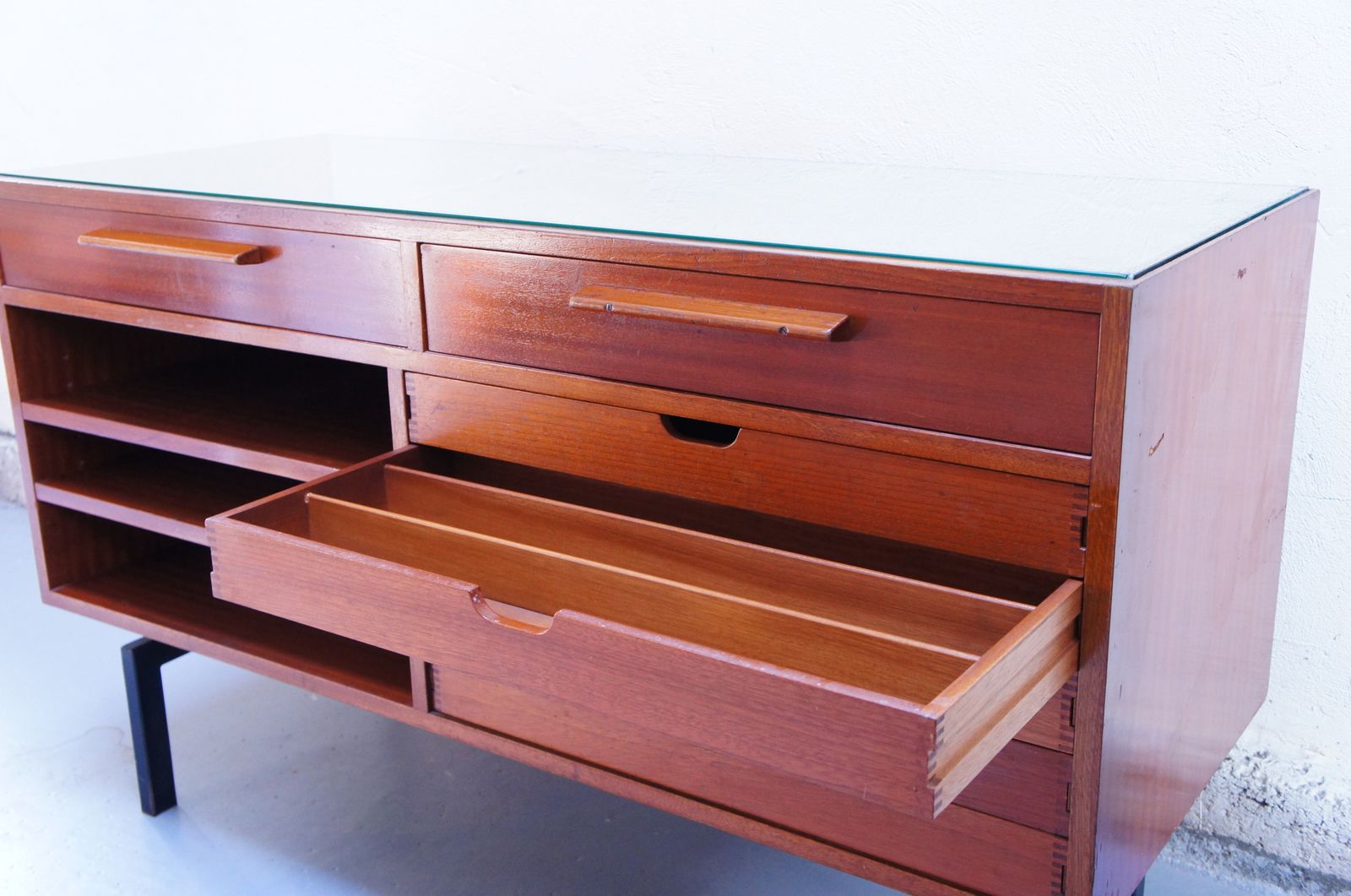 Vendu - Présentoir enfilade vintage buffet manufacture francaise design ...