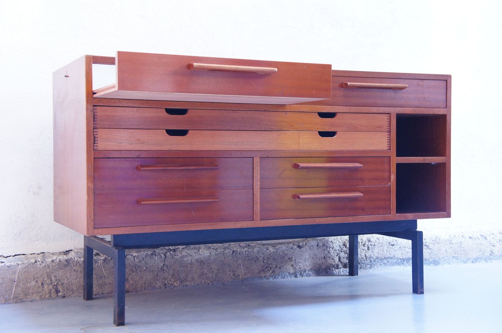 Vendu - Présentoir enfilade vintage buffet manufacture francaise design ...