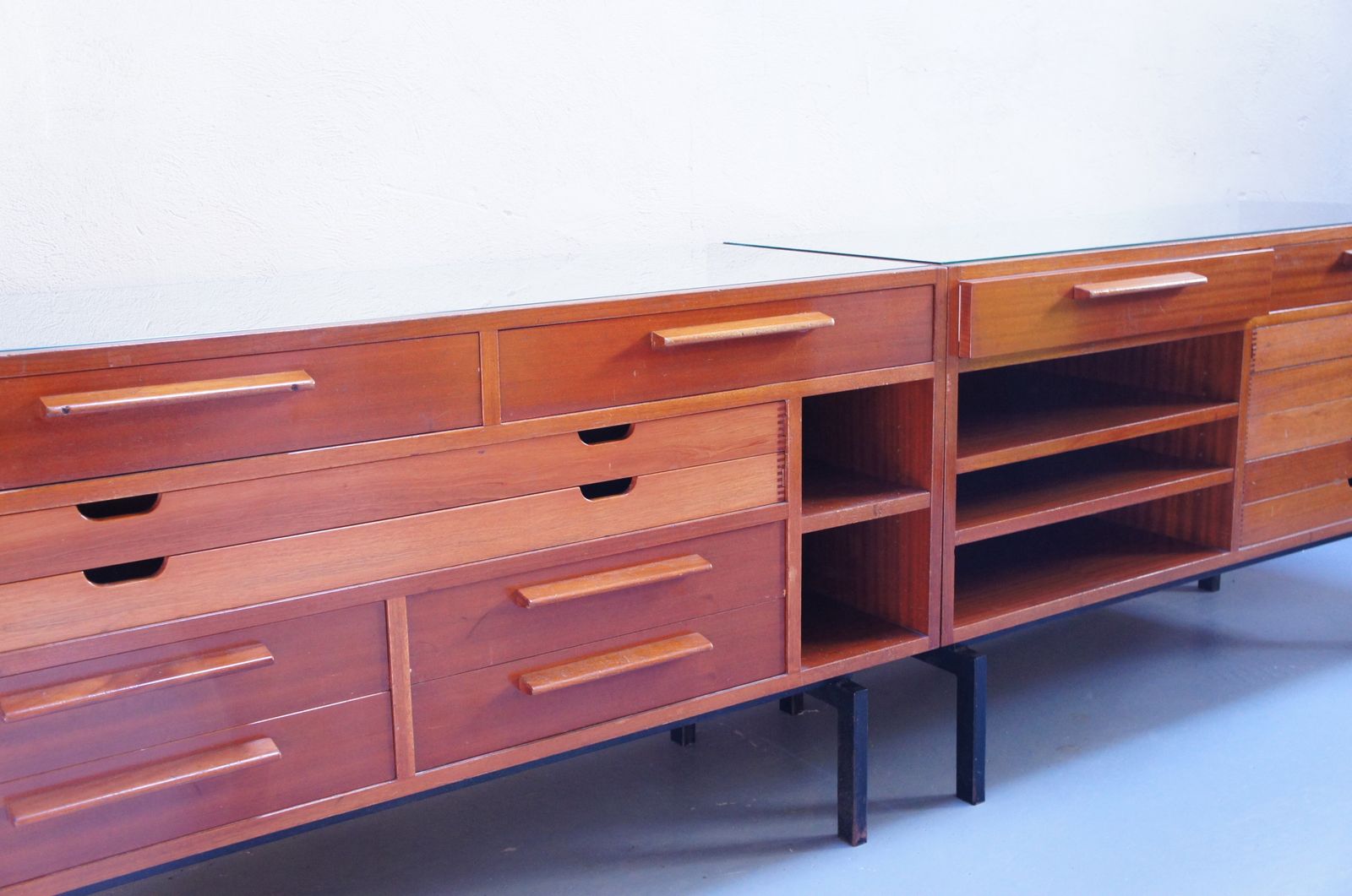 Vendu - Présentoir enfilade vintage buffet manufacture francaise design ...