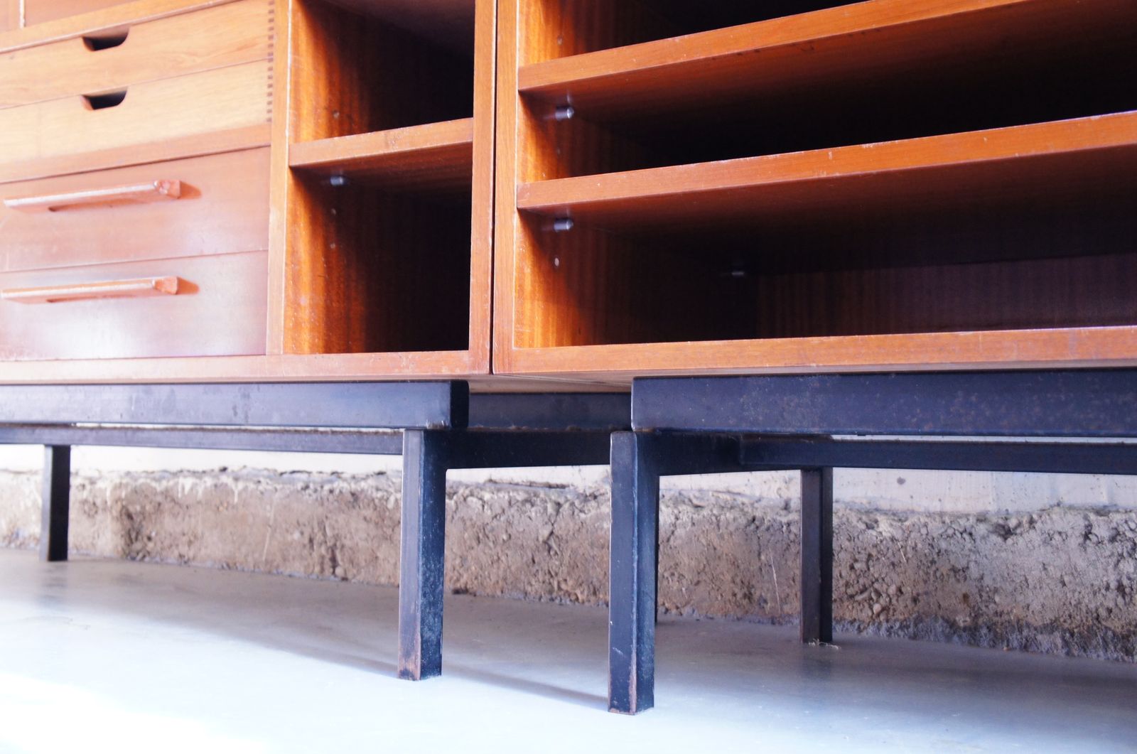 Vendu - Présentoir enfilade vintage buffet manufacture francaise design ...