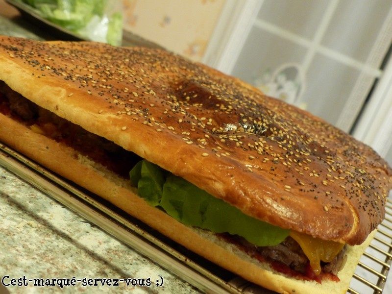 Maxi burger - C'est marqué "servez-vous" ;)