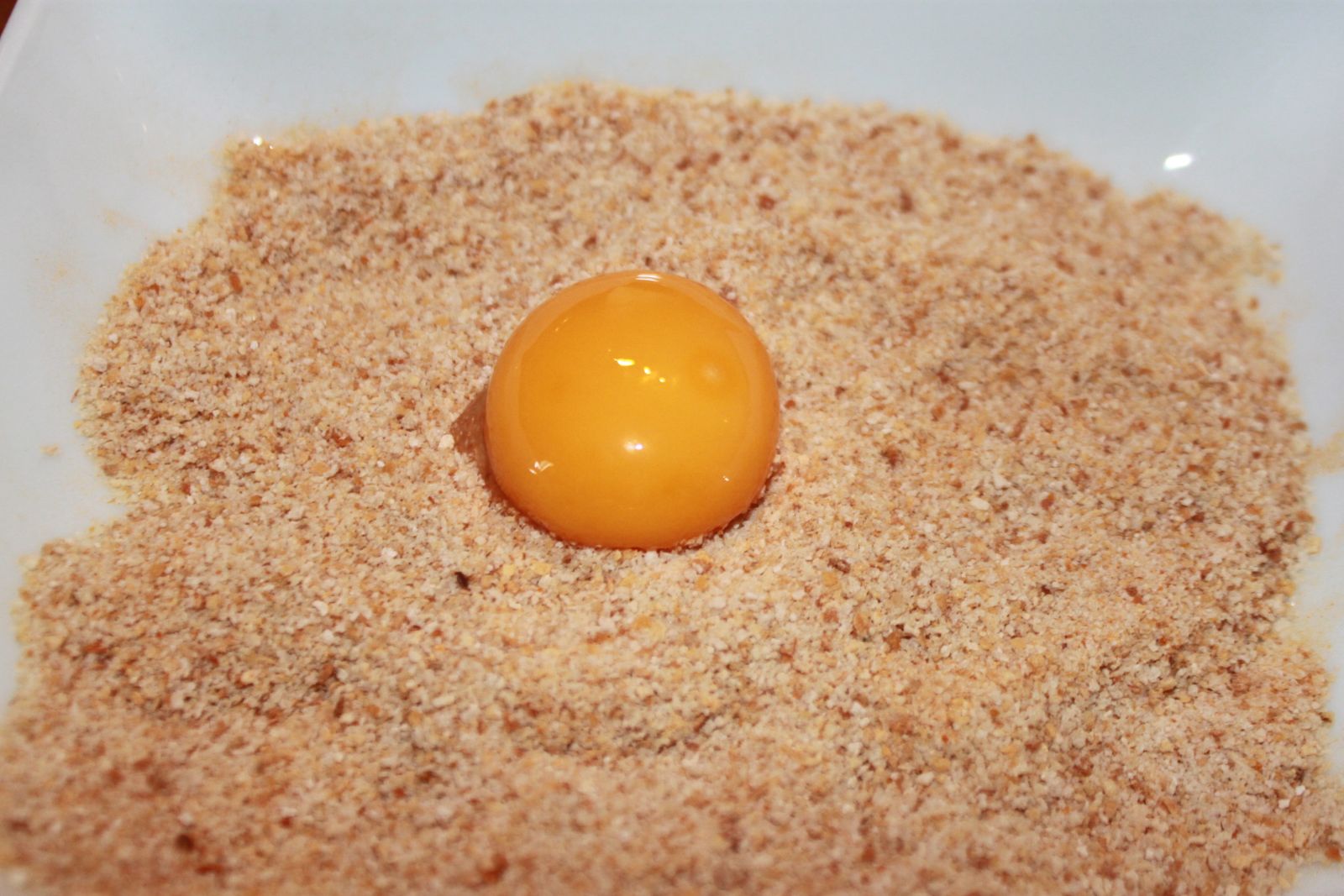 Jaunes d'oeuf panés au curcuma - Cooking with Alex