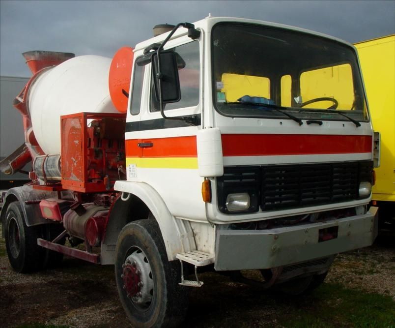 Camion Renault RVI Malaxeur 4x4 - TRANS.COMM.13 Pierre BASSAT Machines ...