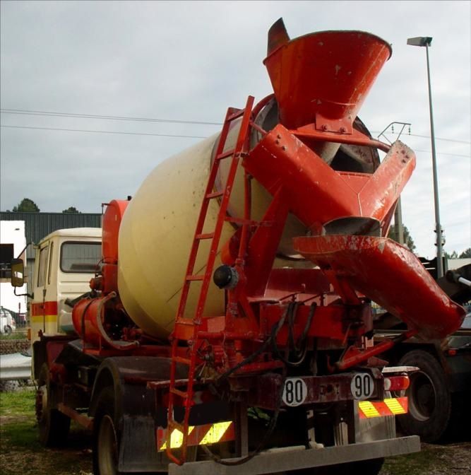 Camion Renault RVI Malaxeur 4x4 - TRANS.COMM.13 Pierre BASSAT Machines ...
