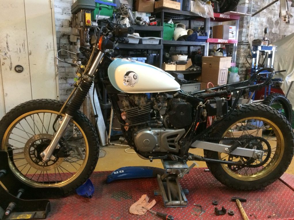 Suzuki DR 250 Scrambler - Evolution Motocycle