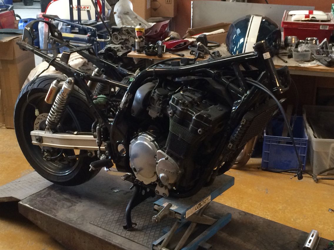 Dépouillage de l Inazuma café racer - Evolution Motocycle