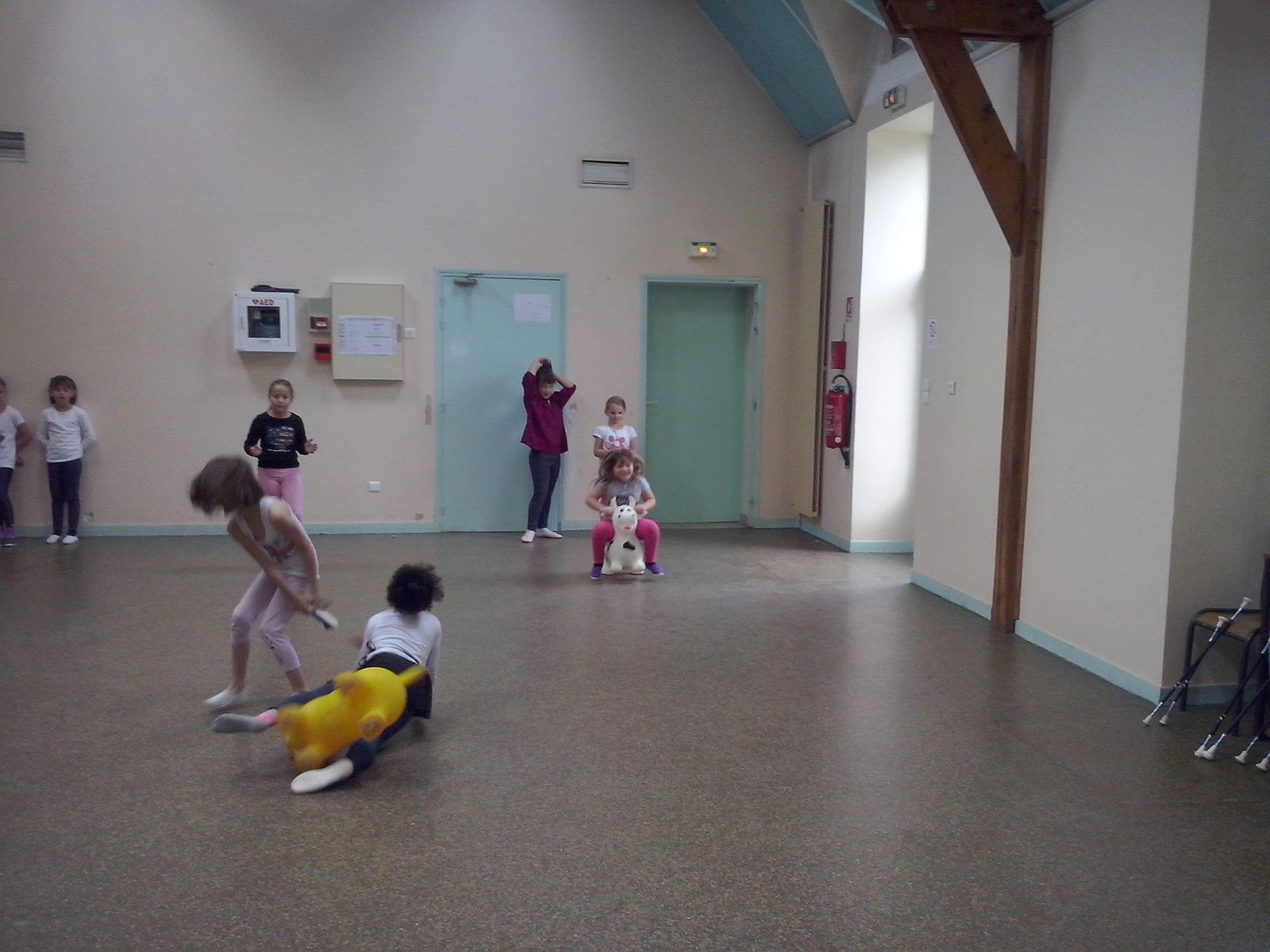 Échauffement mini-twirl 15/10/14 twirling ivry le temple méru sport ...