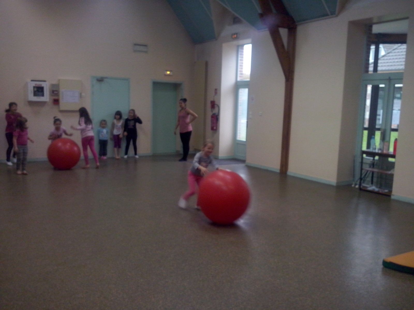 baby twirling et mini twirl échauffement 19 novembre 2014 - Twirling ...