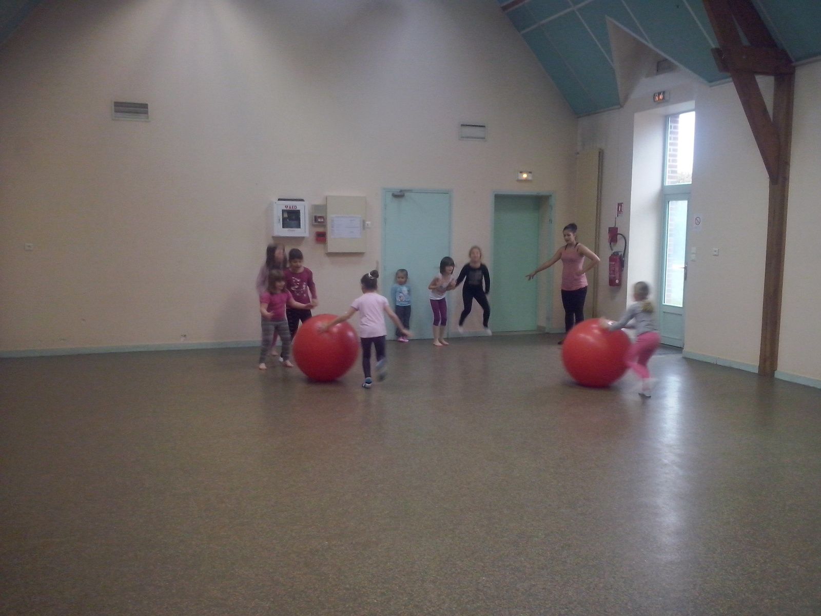 baby twirling et mini twirl échauffement 19 novembre 2014 - Twirling ...