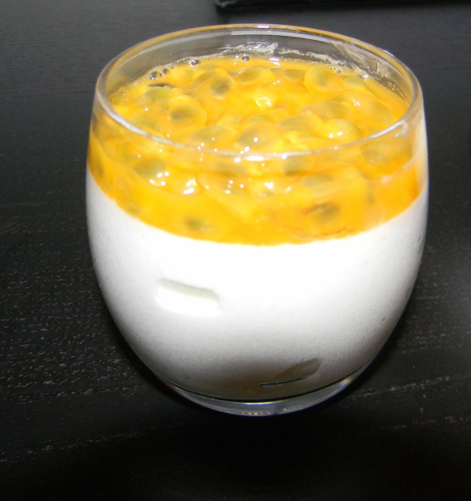 Mousse au fromage frais au fruit de la passion - MOGADOR