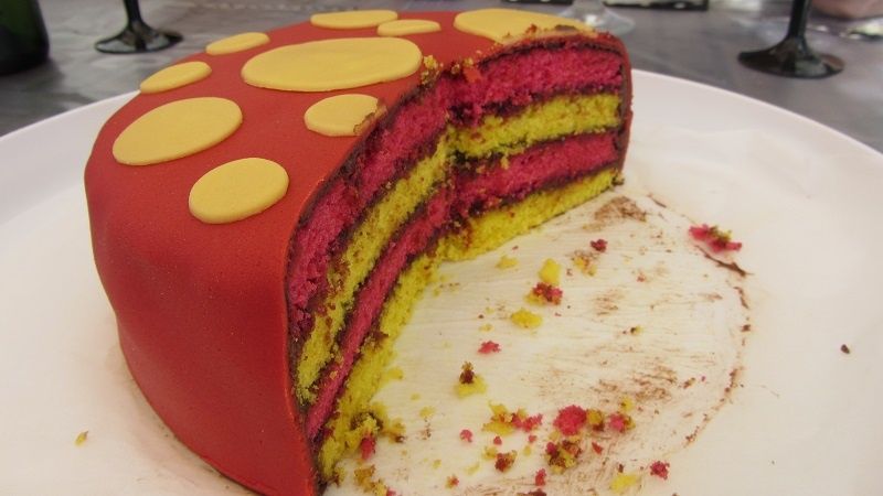 Gâteau rouge et jaune - A'tablons nous