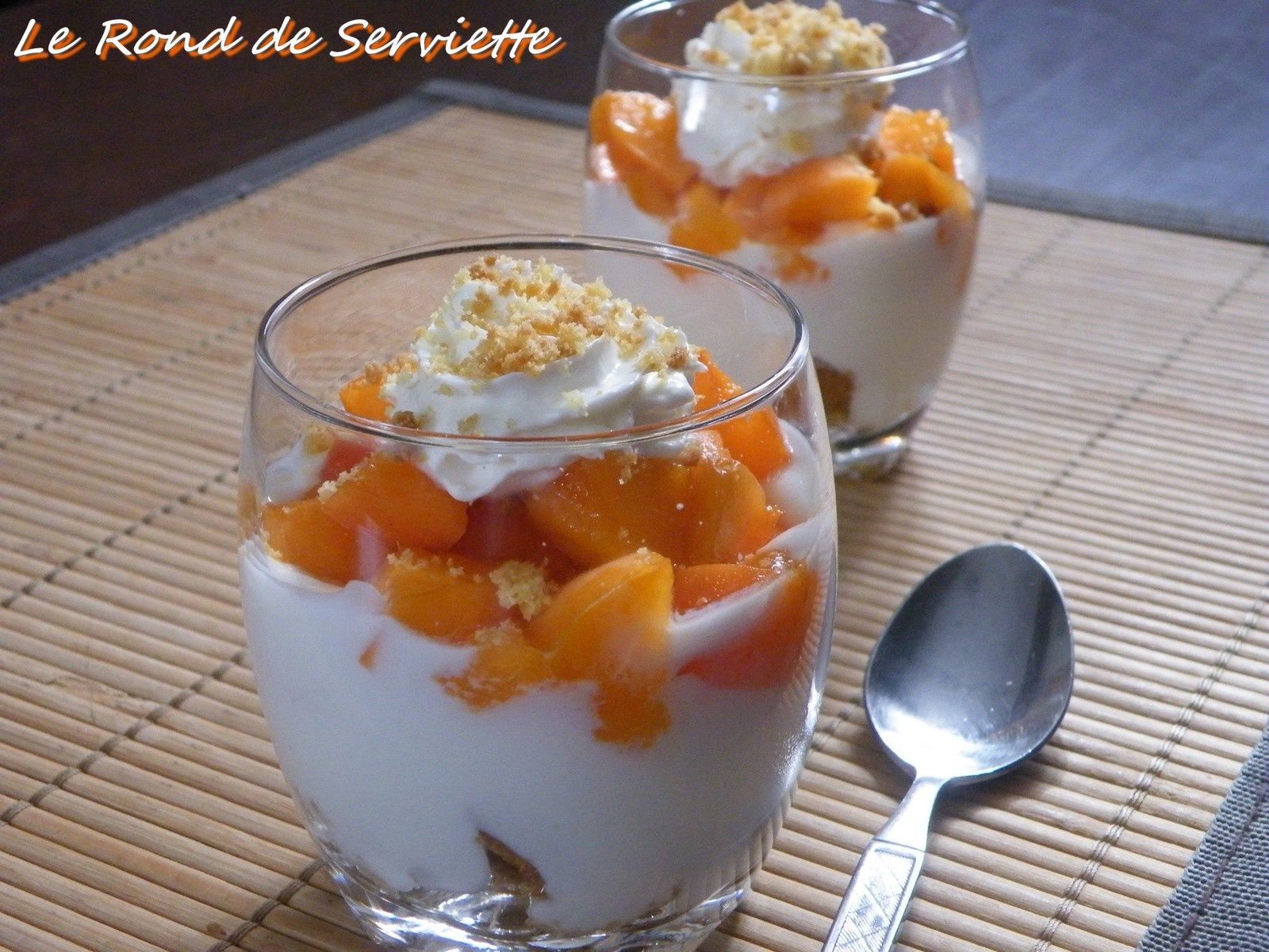 Verrine d'abricots au fromage blanc & spéculoos - Le Rond de Serviette