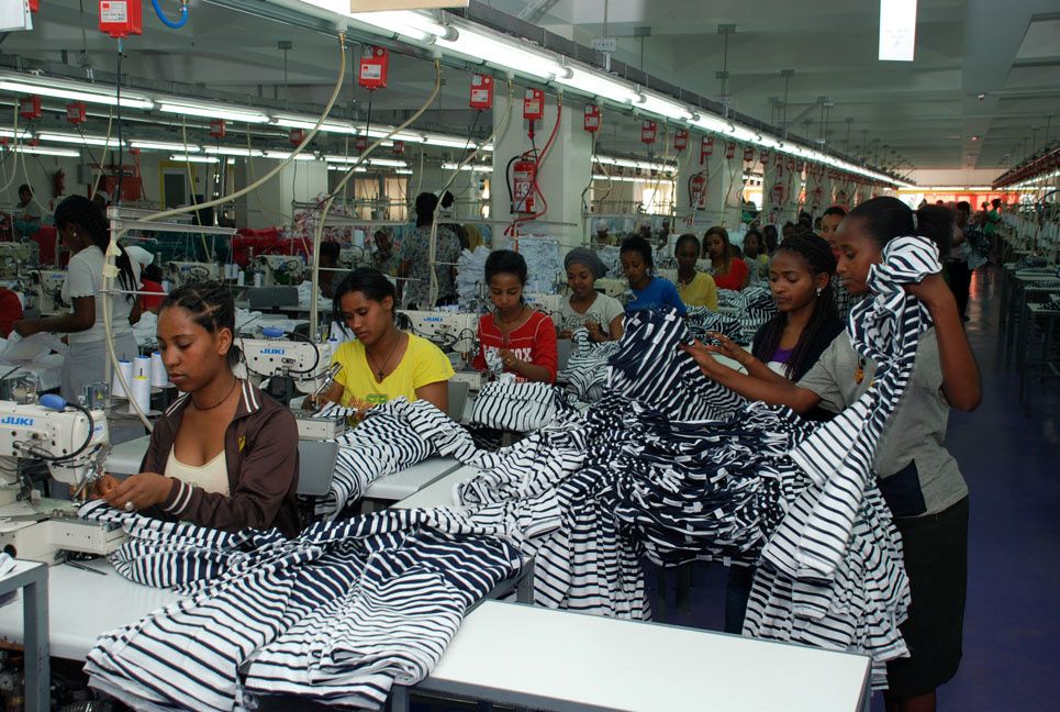 Le Président Boni YAYI visite l’Usine de Textile « AYKA ADDIS » - Les ...