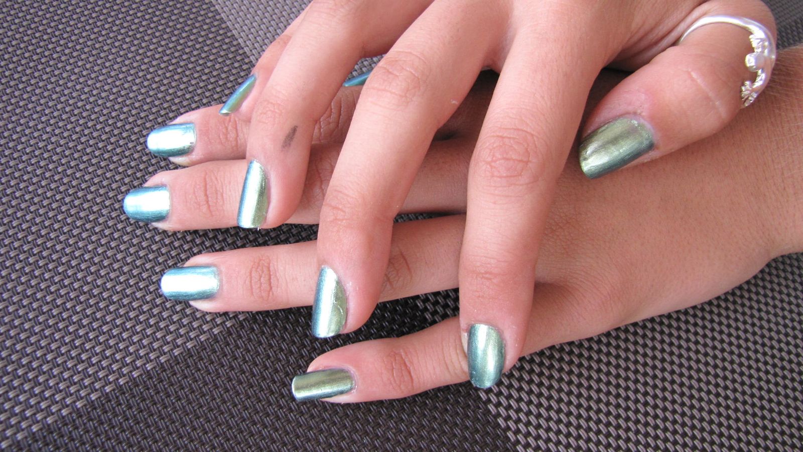 Vernis Flormar DC05 Duo Chrome vert - yce-style