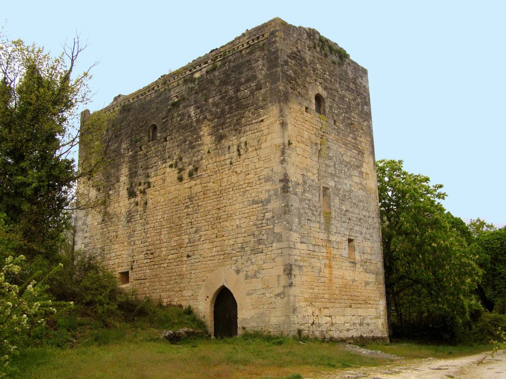 TOUR de PORCHERE - st Michel-l'observatoire - en limite de MANE - ber ...