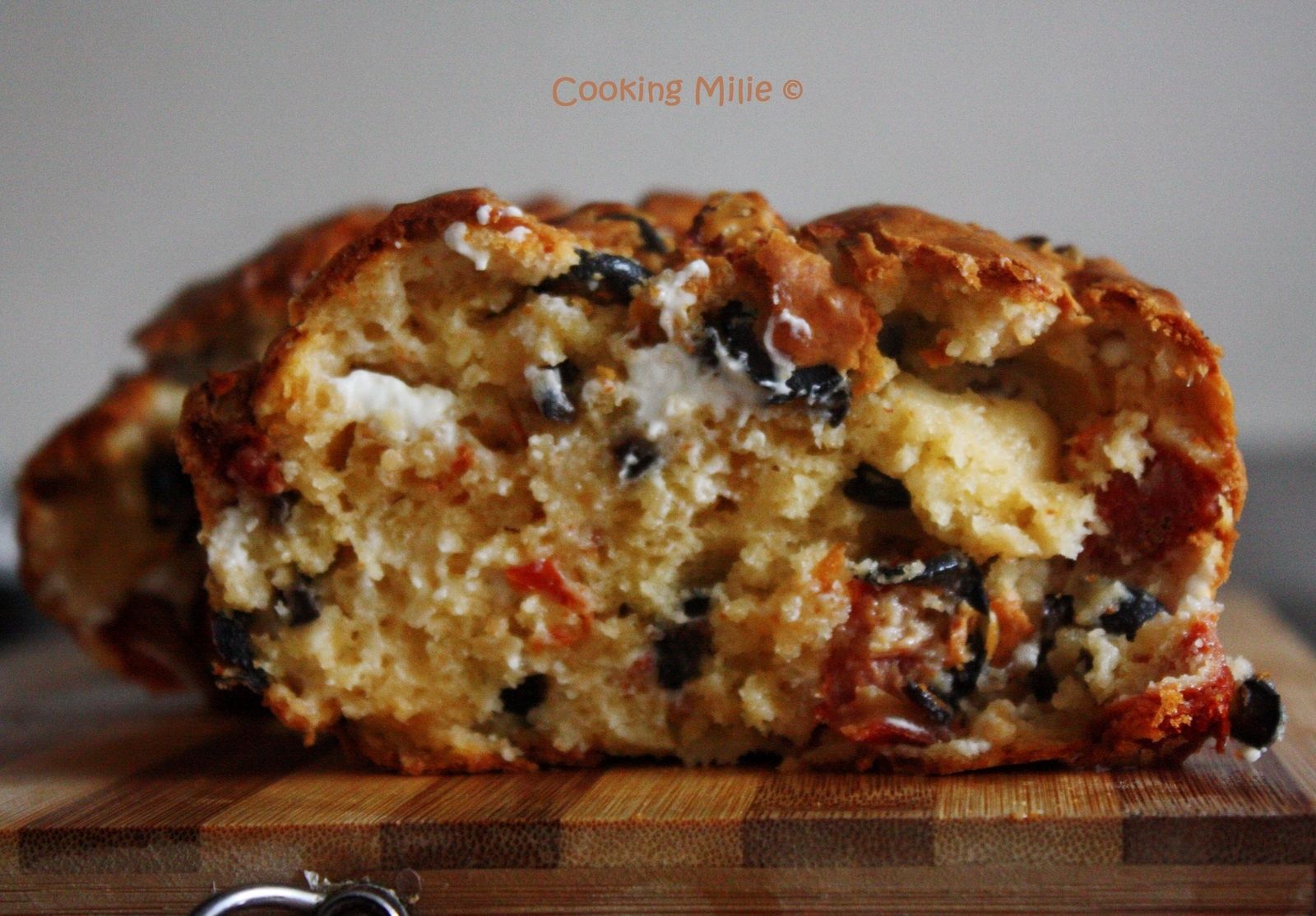 Apéritif dinatoire #66 - Cake aux tomates séchées, olives noires et ...