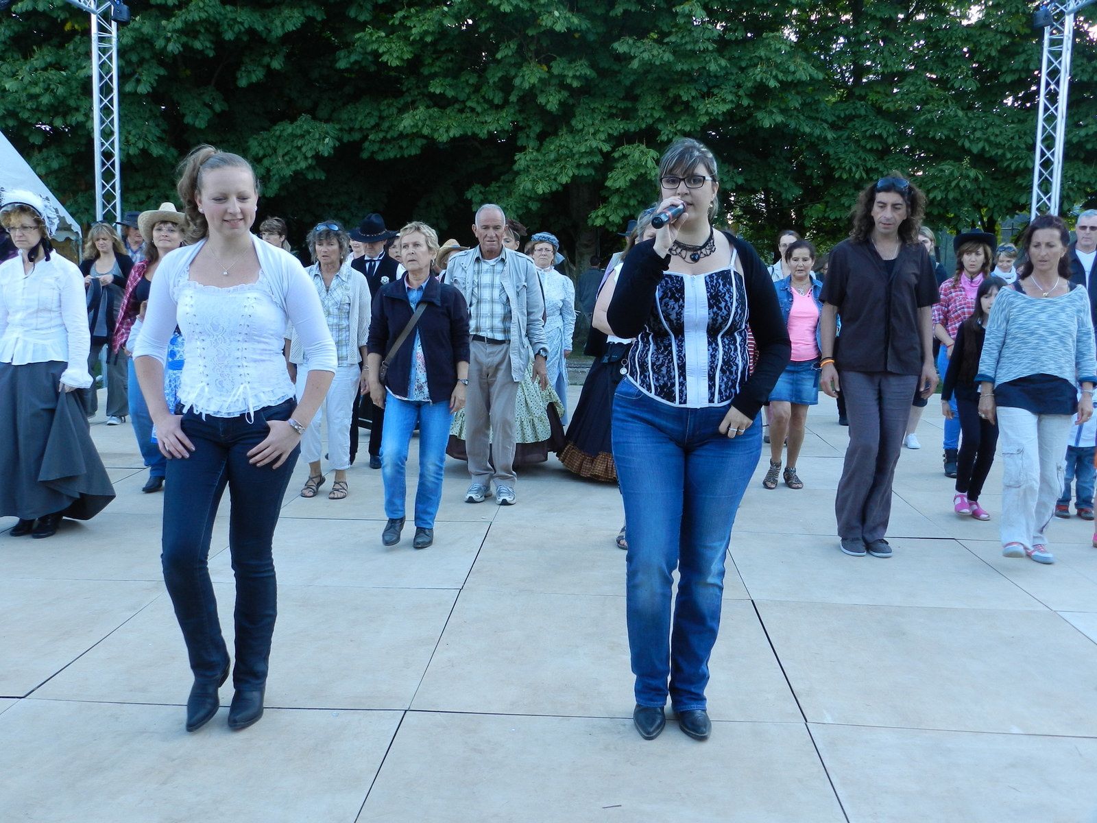 ALBUM-WESTERN A SAINT CYR L'ECOLE - Danny'Guns et Cheyenne