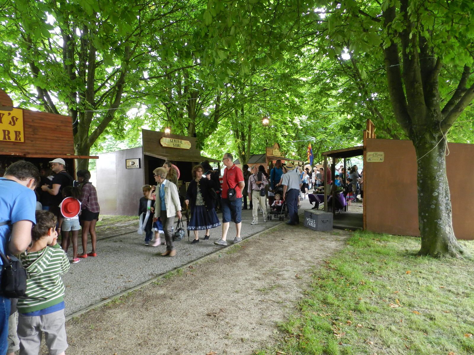 ALBUM-WESTERN A SAINT CYR L'ECOLE - Danny'Guns et Cheyenne