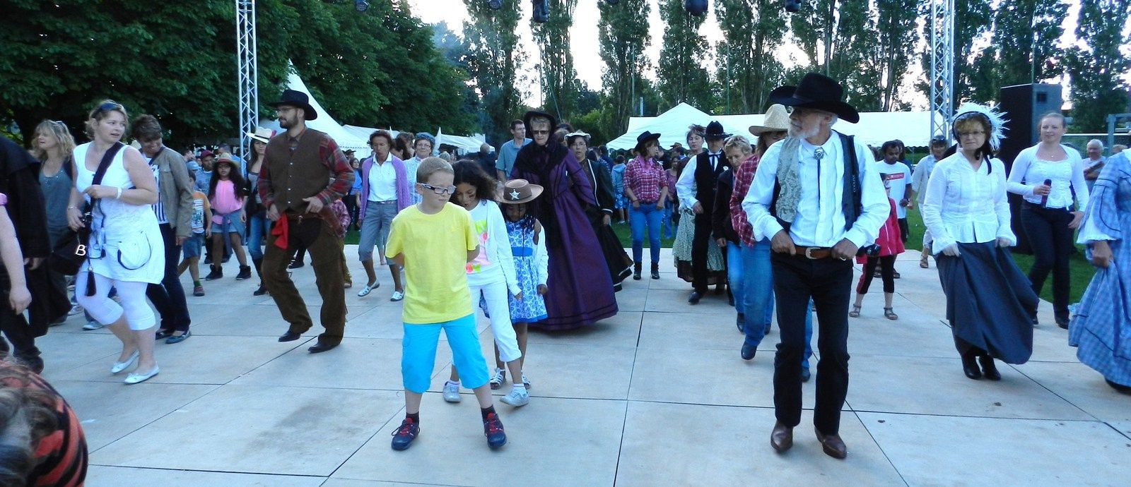 ALBUM-WESTERN A SAINT CYR L'ECOLE - Danny'Guns et Cheyenne