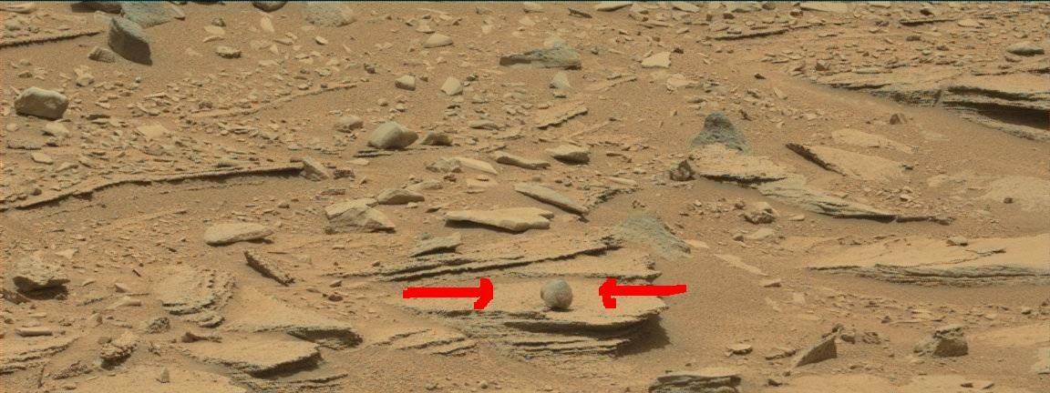 Curiosity a photographié cette étrange sphère sur Mars le 19 juin 2013 ...