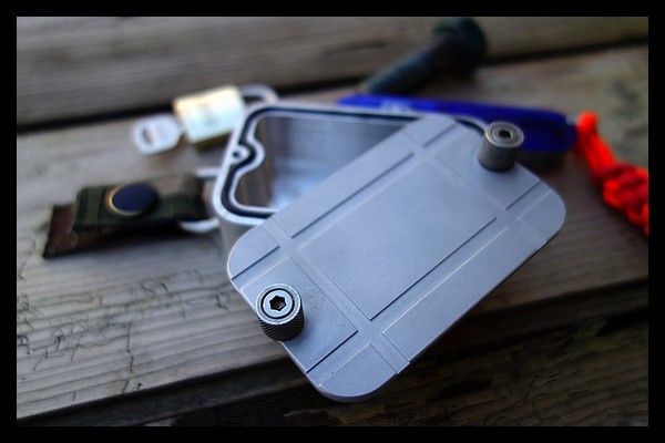 Tnk Box de couteau trèfle : les toutes premières photos - le coutographe