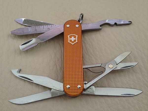 Victorinox Alox : les p'tits minichamp ! - le coutographe