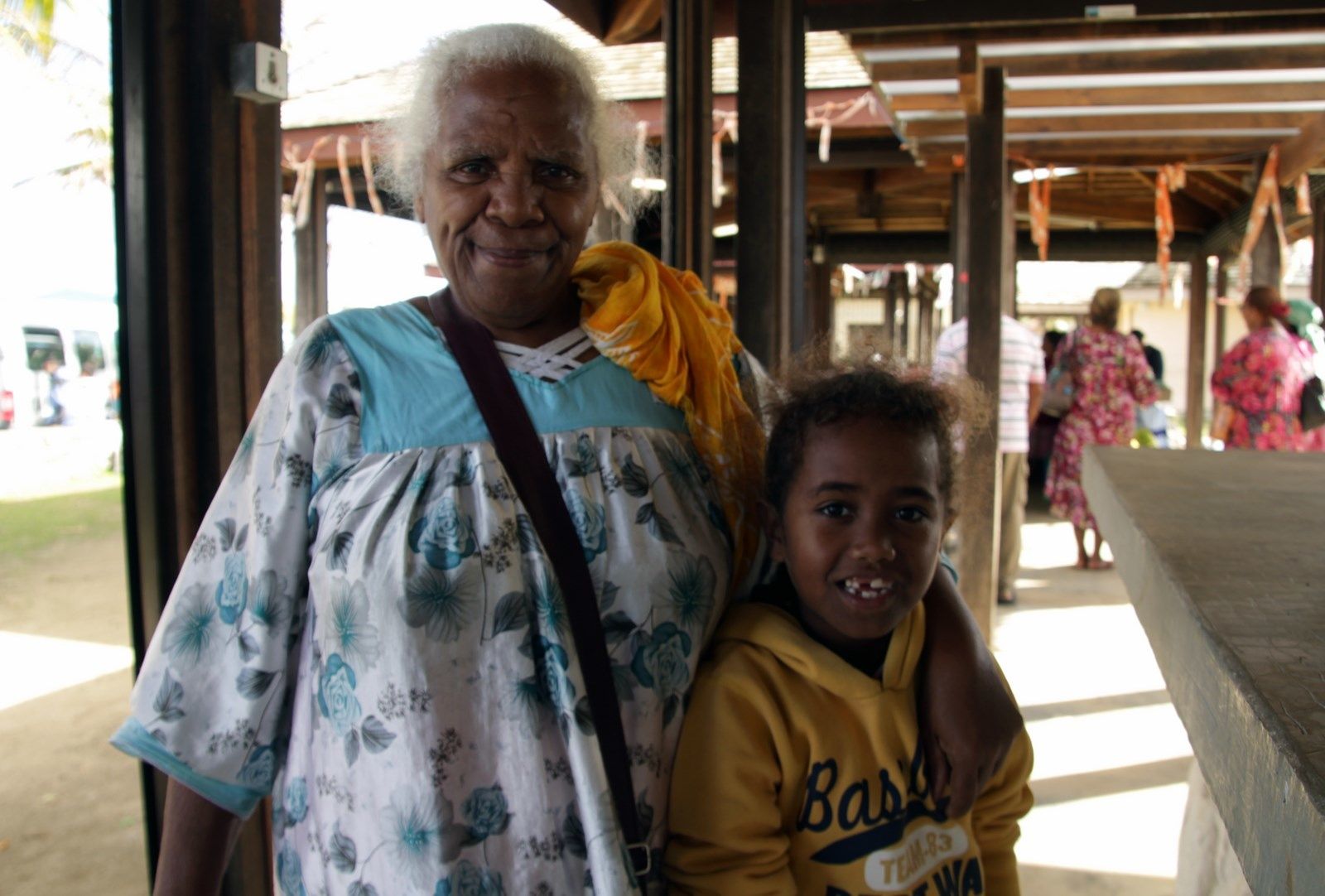 Le marché de Tadine, la plage de Pede - Le Voyage Continue.fr