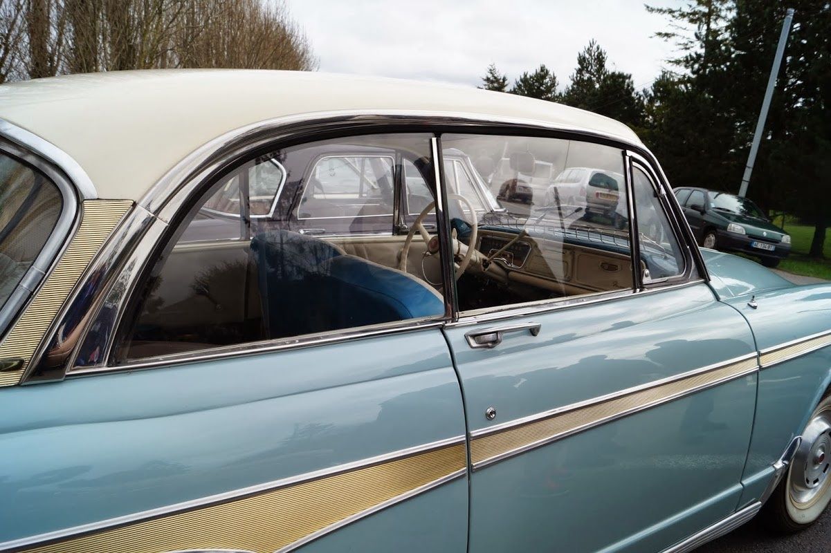 Gros plan: Simca Aronde P60 Monaco - Passion Autos Prestiges Anciennes