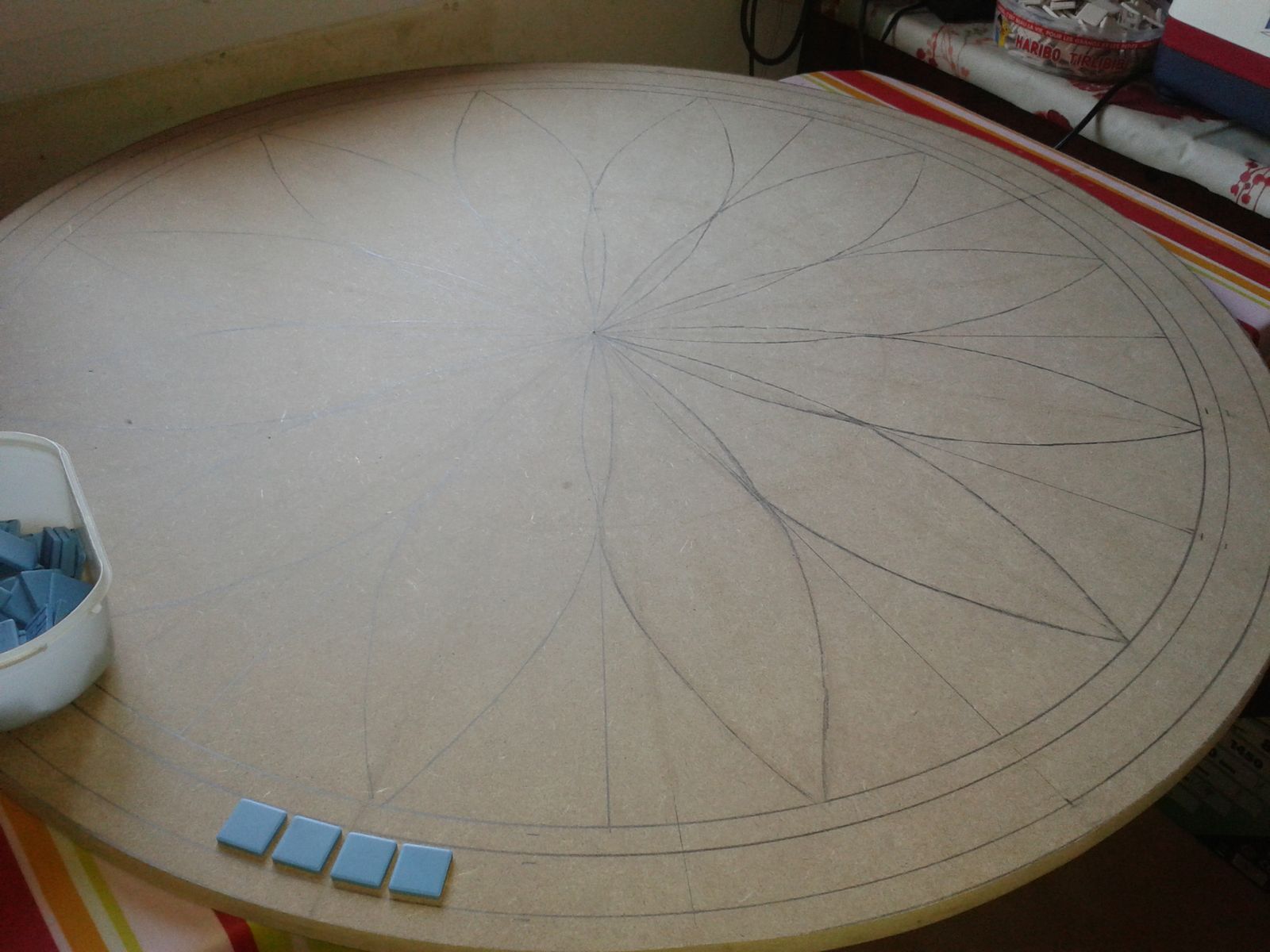 Plateau de table en Mosaïque Mandala fleur - Le blog de lolottepassion