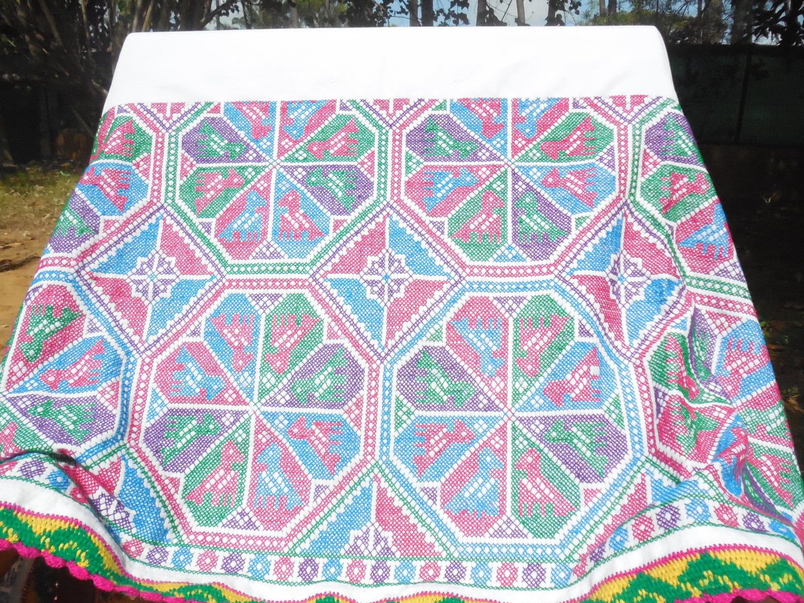 Tenues traditionnelles saramaka et broderie - Un jour en Guyane