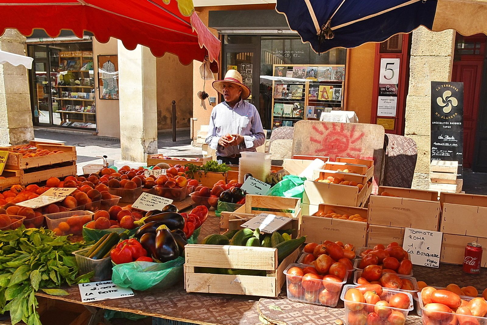 L'Isle sur la Sorgue : Un des plus beau marché de Provence - Photo ...