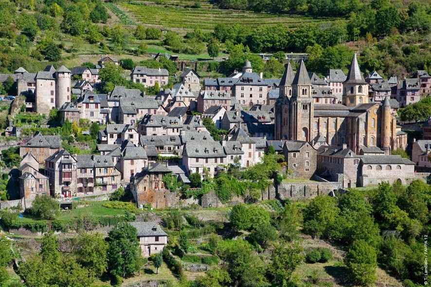 Le village de Conques et son Abbatiale - gite Aveyron l'Oustal Occitan