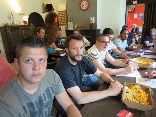 Faisons un petit tour de table. - Le blog de Bioul et son football