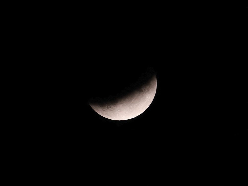 Eclipse partielle de lune hier soir - Le blog de Denis Attinault
