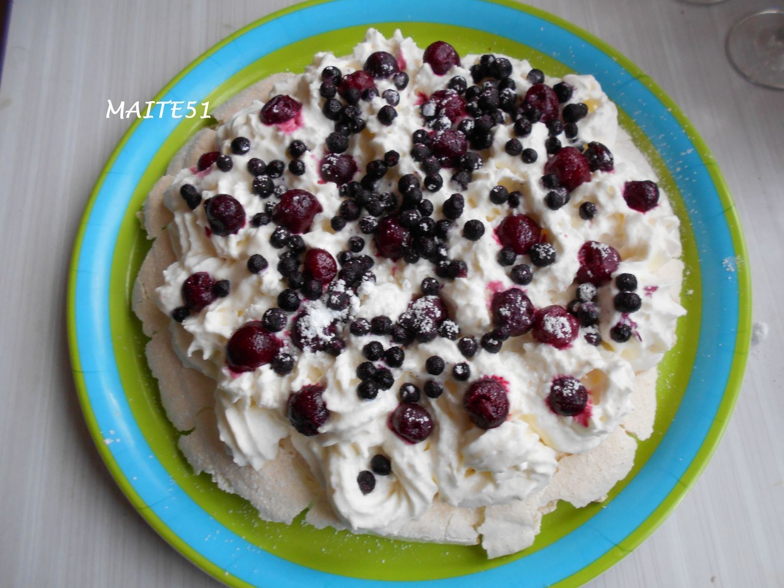 Pavlova aux Fruits Rouges ! - A vos Fourneaux ! Chez Maite51