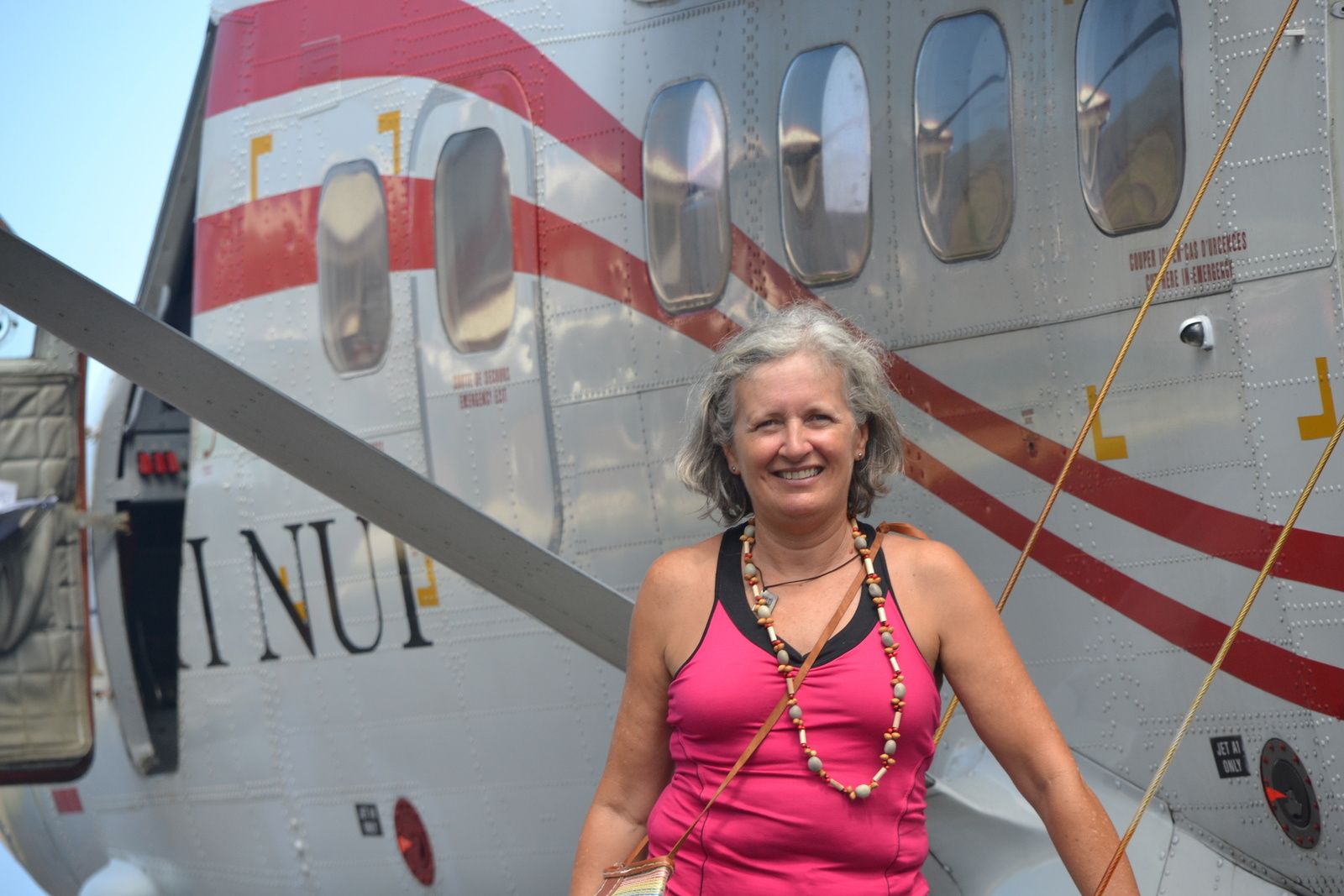 Nuku Hiva - La baie Colette et petit tour en Twin Otter - La Semet ...