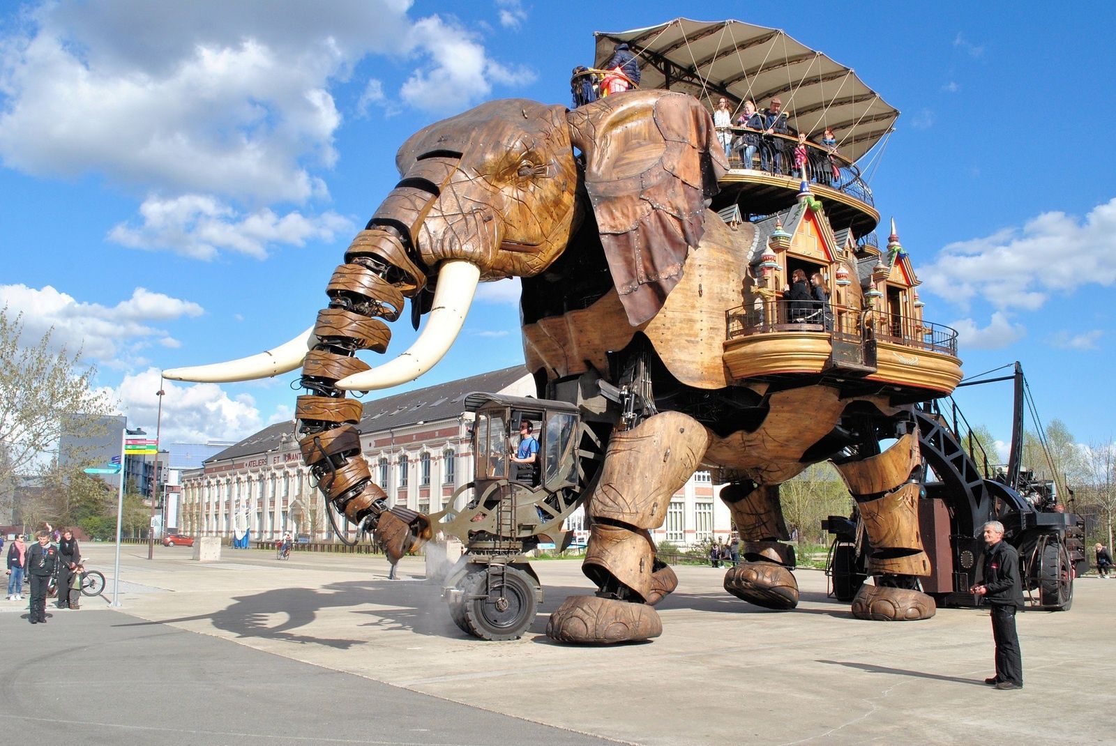 Article du jour: Nantes, éléphant géant. (Cliquer sur la photo pour l ...