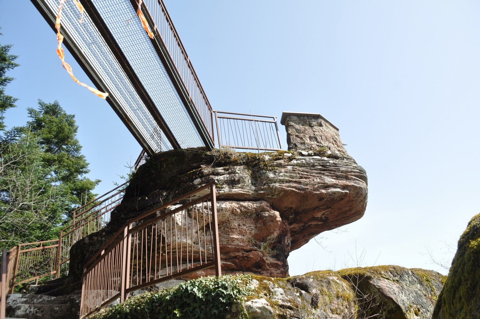 LA ROCHE MERE HENRY - première partie