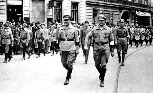 Une guerre de rue : communistes et nazis dans la bataille pour Berlin ...
