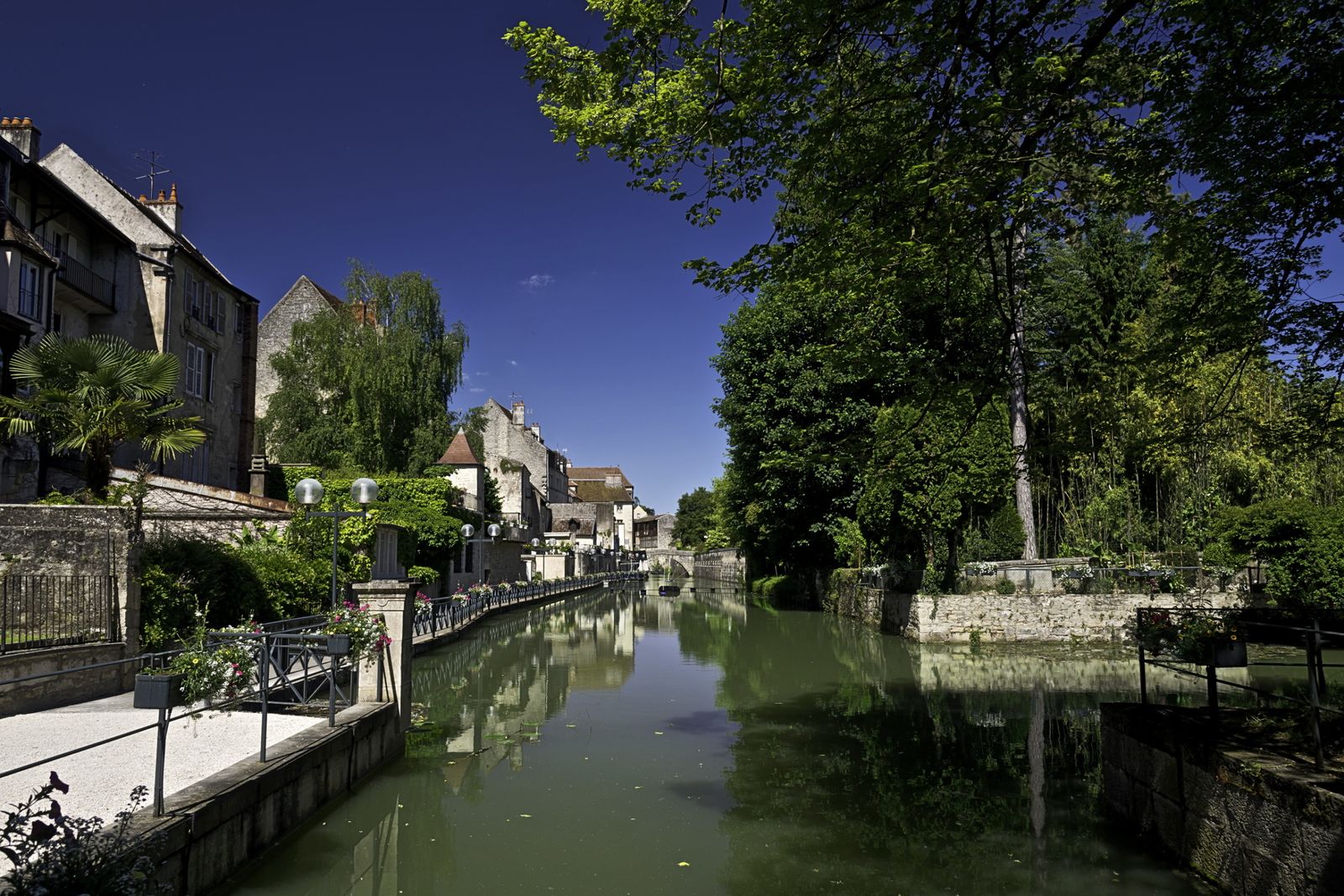 Dole, ancienne capitale de la Franche-Comté. - Jack Minary Photography