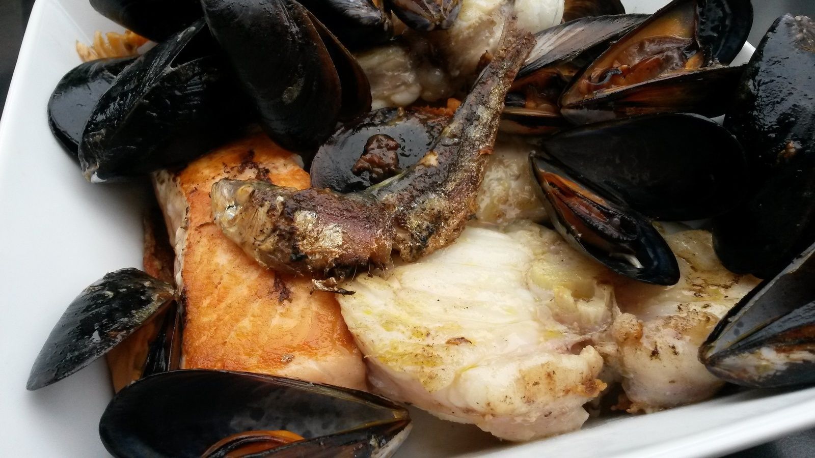 PARILLADA DE POISSONS ET CRUSTACES A LA PLANCHA - AAcook