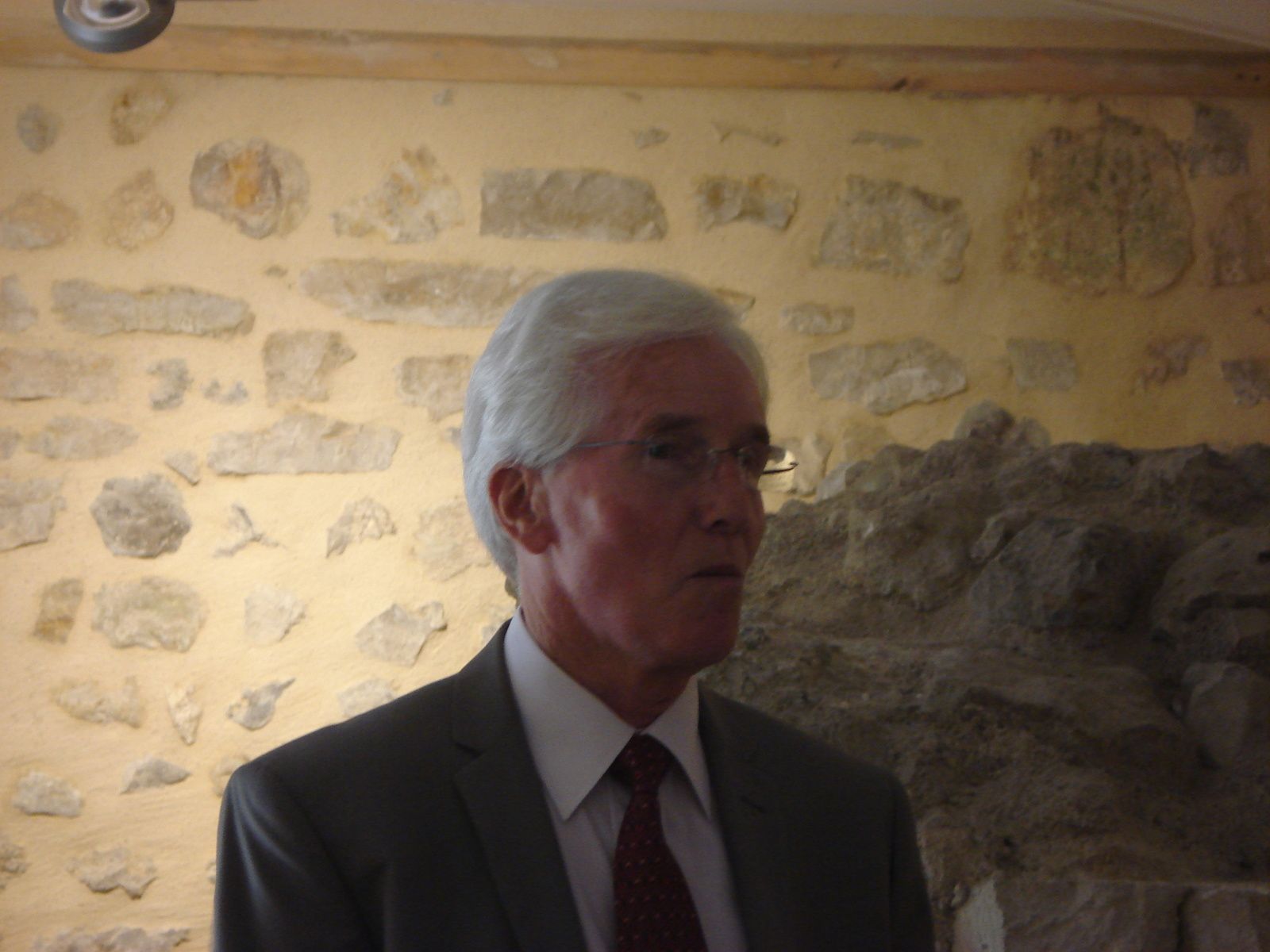 Raconte-moi Sancerre - Serge LABORIE est né à Bourges. Passionné de ...