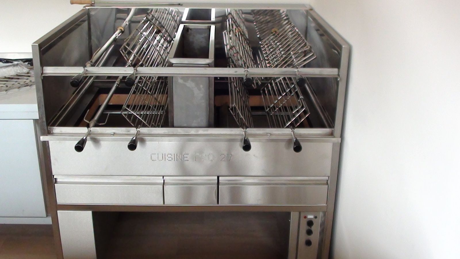 BARBECUE AU FEU DE BOIS VERTICAL A BOIS OU CHARBON - Cuisine pro. 27