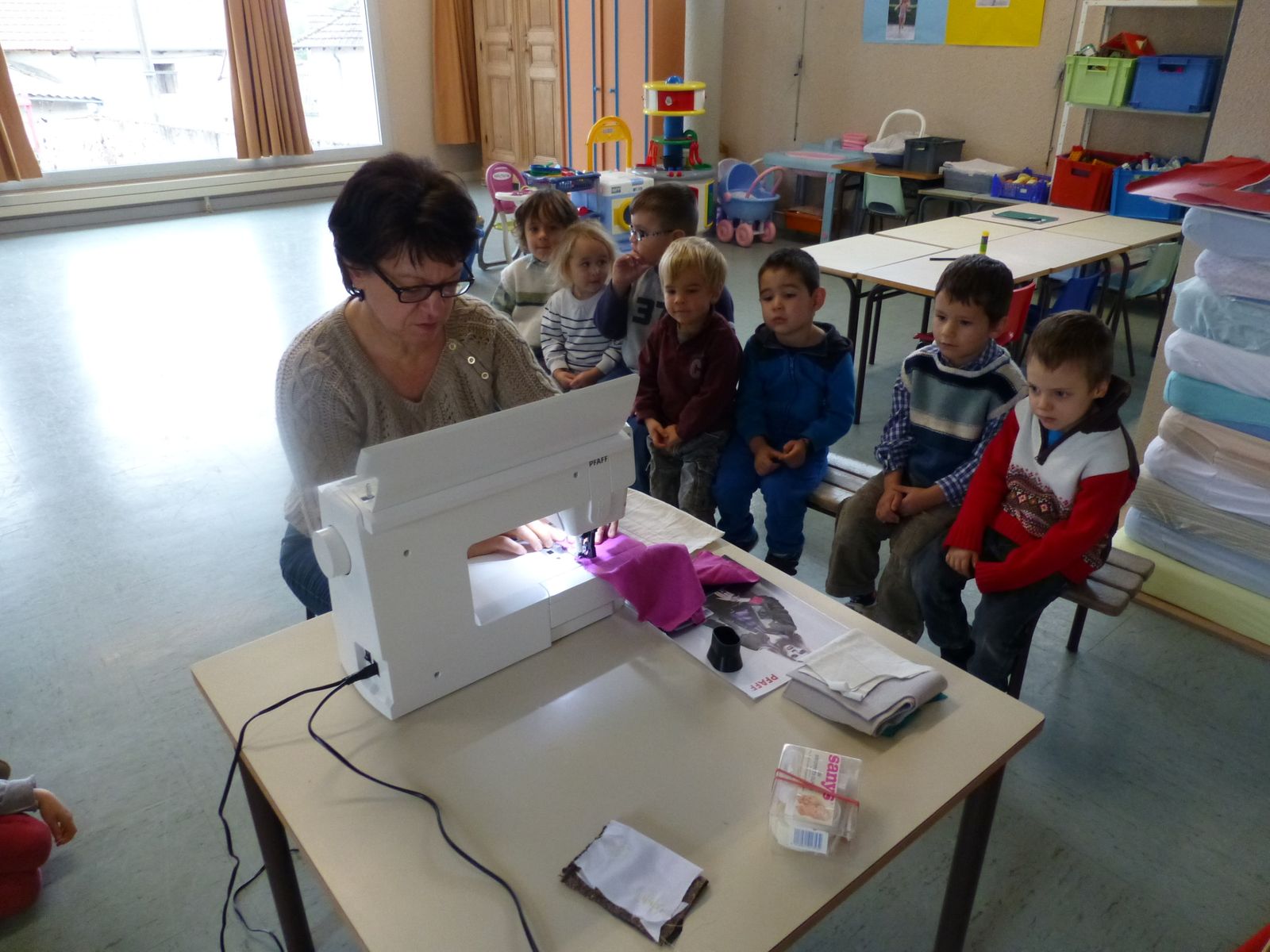 Marie-Hélène , reine de la couture - Ecole de l'Alphabet