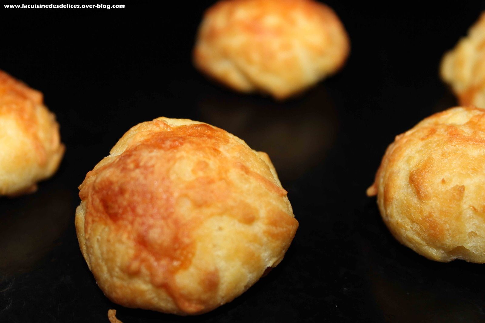 CHOUX SALES A LA CREME DE FROMAGE FRAIS, CIBOULETTE ET DES DE POULET ...